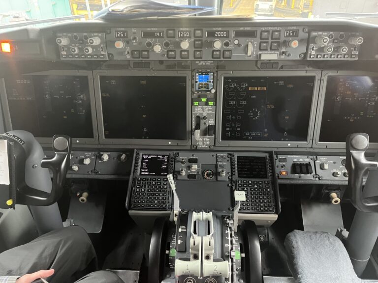 パイロットに必要なライセンスまとめ｜PPL・IR・CPL・ATPLを実体験をもとにやさしく解説 | そらガイド